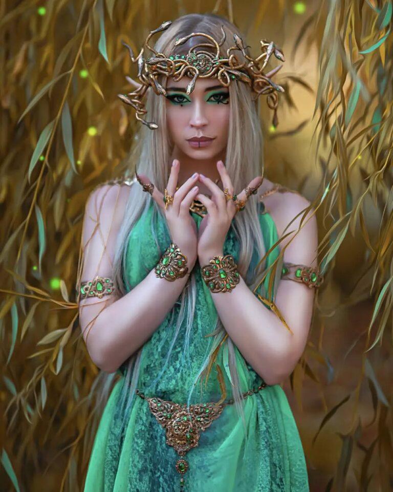 17 Medusa Hair Ideas for a Unique and Striking Look