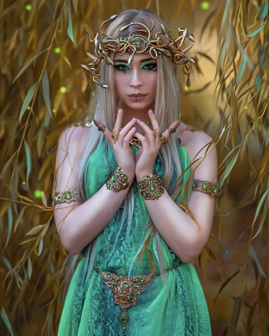 17 Medusa Hair Ideas for a Unique and Striking Look