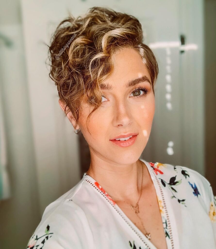 14 Cute and Easy Hairstyles for Short Hair You Can Do in Minutes