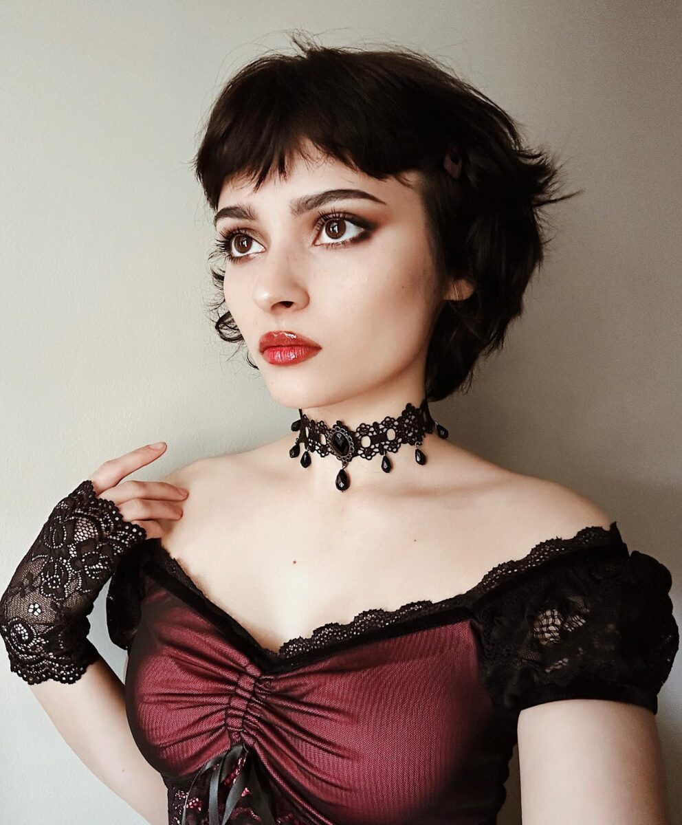 24 Vampire Hairstyles for Women That Are Dark, Glam, and Bold