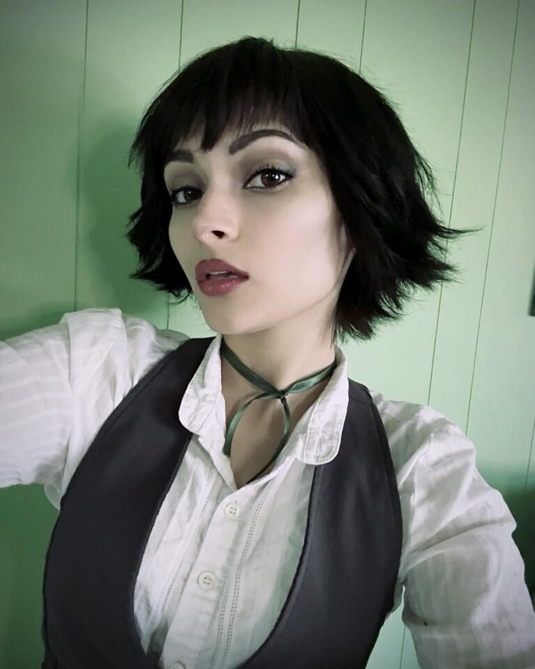 24 Vampire Hairstyles for Women That Are Dark, Glam, and Bold