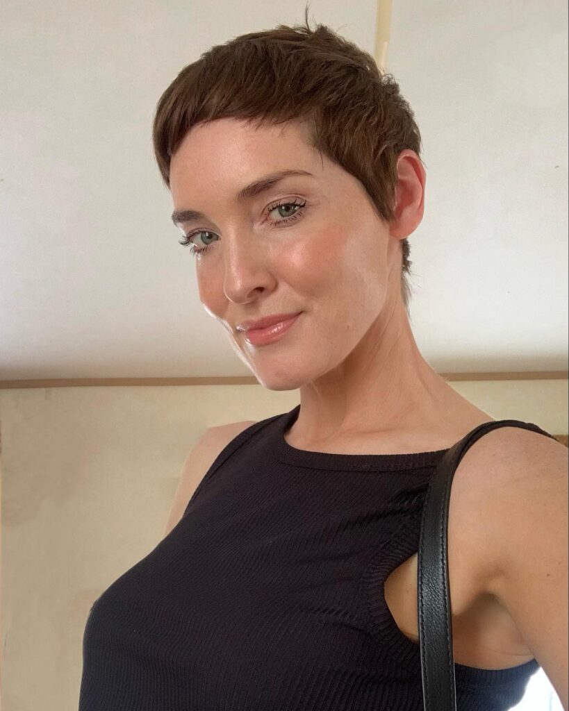 16 Beautiful Short Haircuts for Women Embracing Their 40s