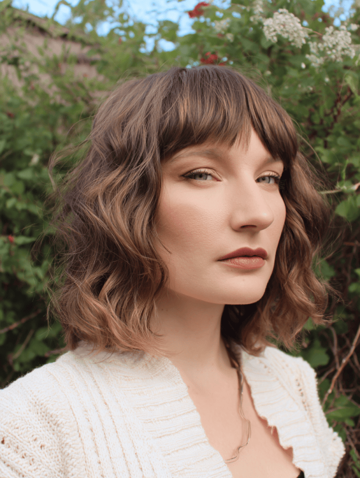 25 Chic Medium Length Hairstyles With Bangs You Will Want to Try