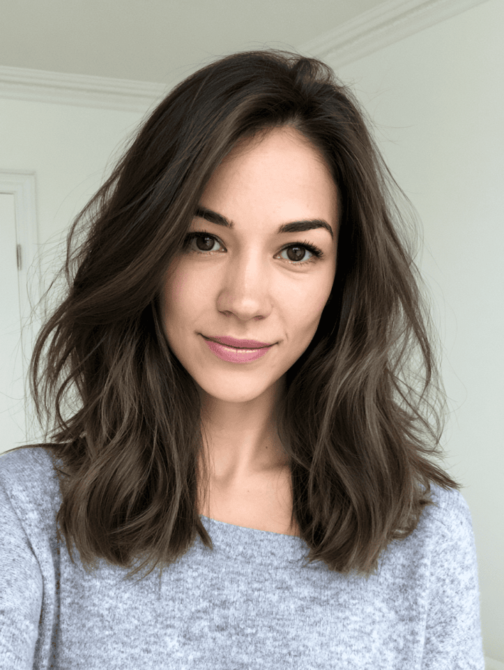 22 Messy Hairstyles for Medium Length Hair That Look Effortless