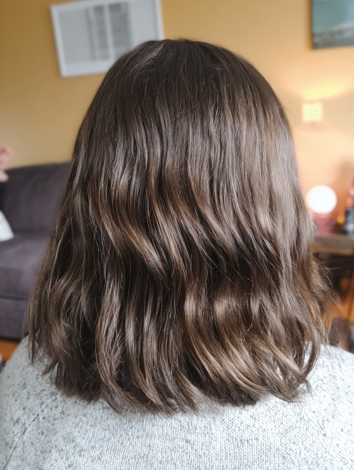 25 Shoulder-Length Hairstyles for Wavy Hair to Show Off Waves