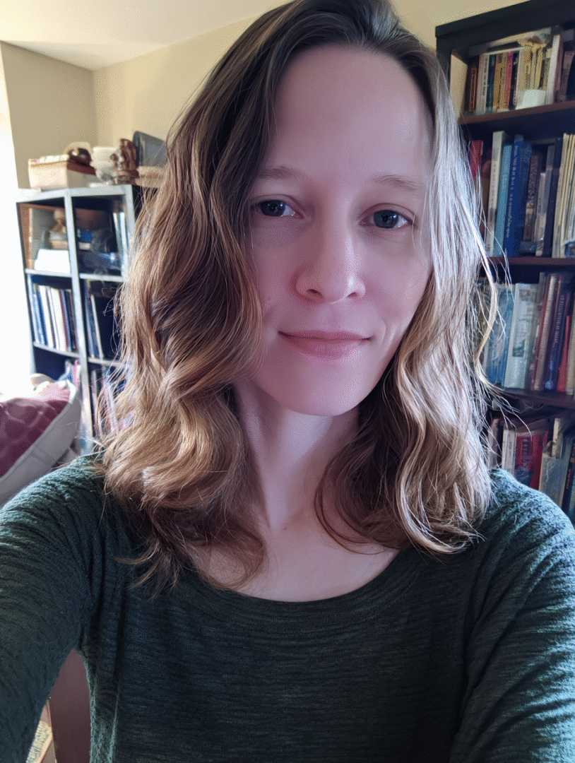 25 Shoulder-Length Hairstyles for Wavy Hair to Show Off Waves