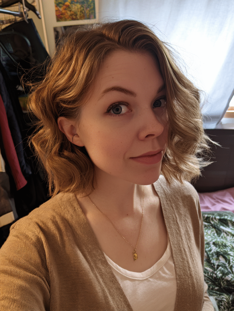 25 Shoulder-Length Hairstyles for Wavy Hair to Show Off Waves